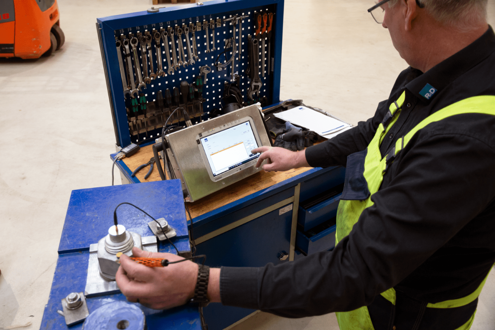 Bolt-Check offers accurate bolt tension measurements and traceability for wind turbines.